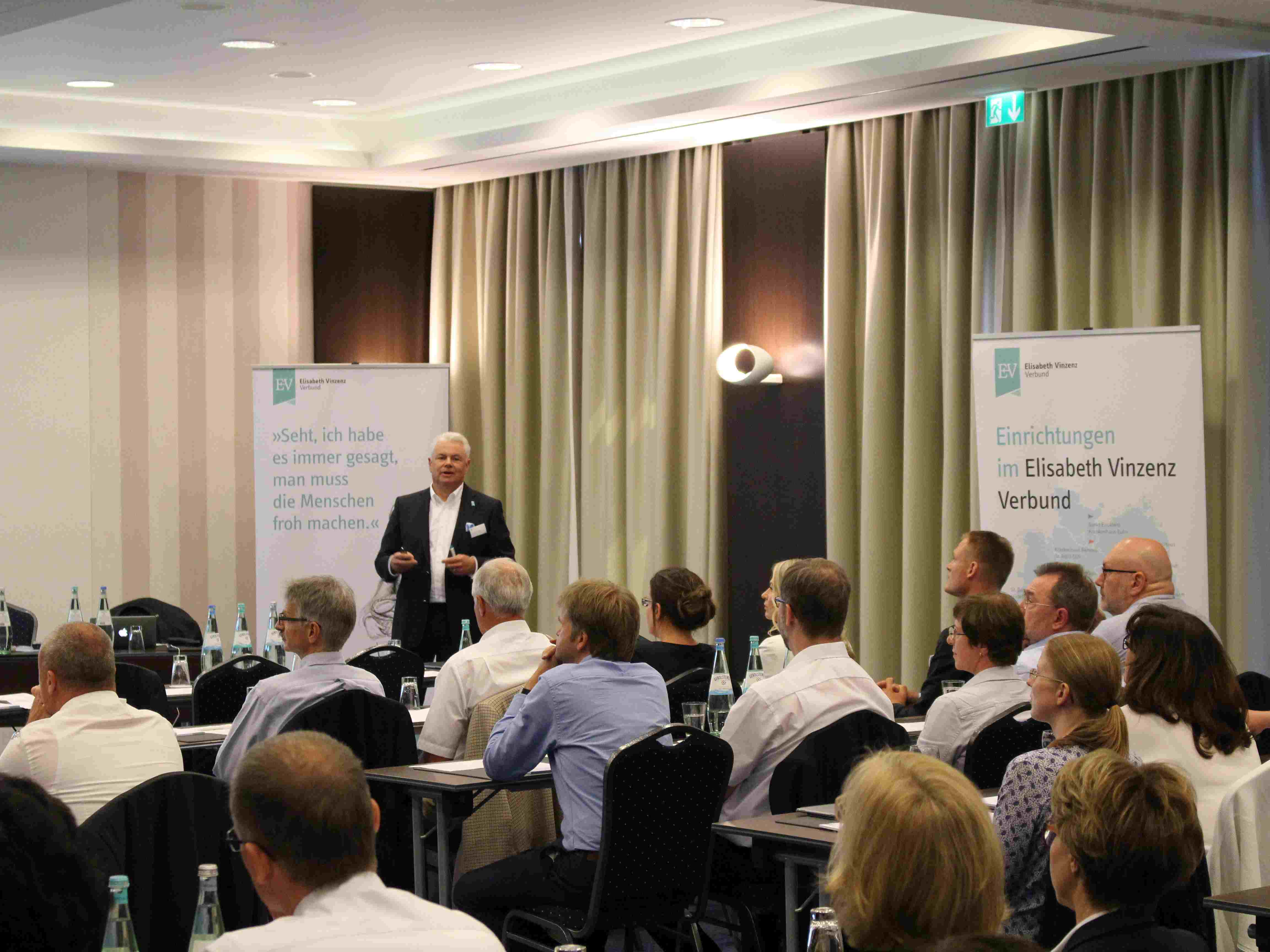 Zusammen tagen. Motiviere